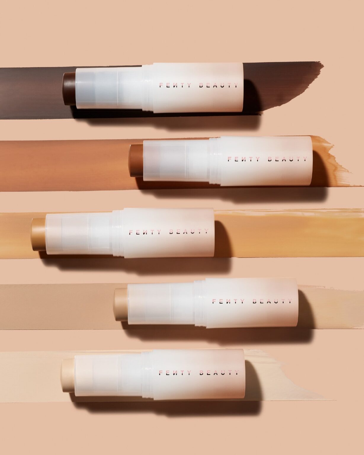 Fenty Beauty lança base e sombra em bastão | beauty buzz